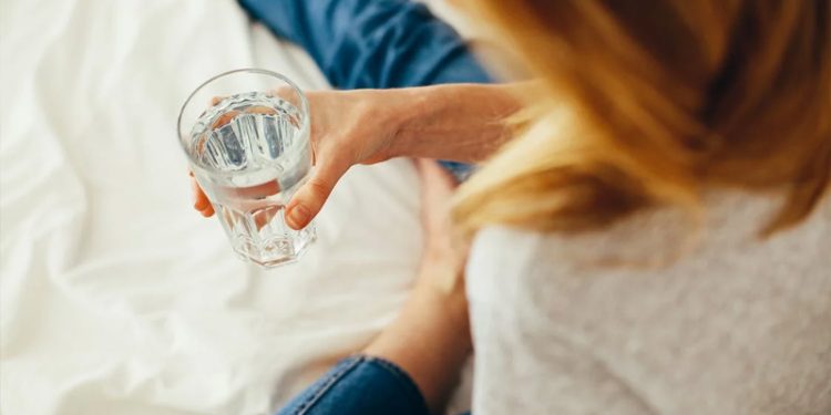 8 Water Drinking Habits You Need to Avoid – Foroveta